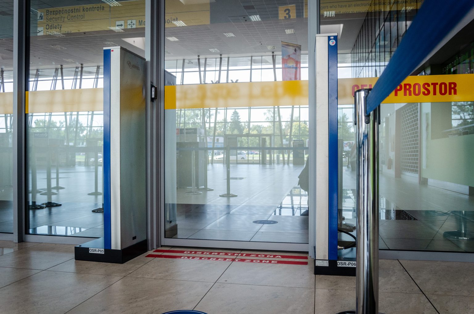 Radiation portal system for pedestrian screening - NUVIATech