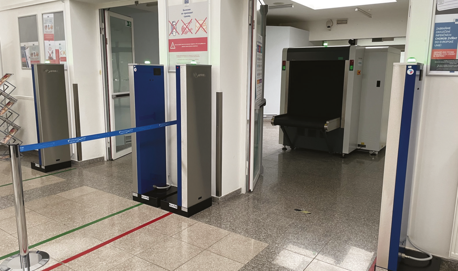 Radiation portal system for pedestrian screening - NUVIATech