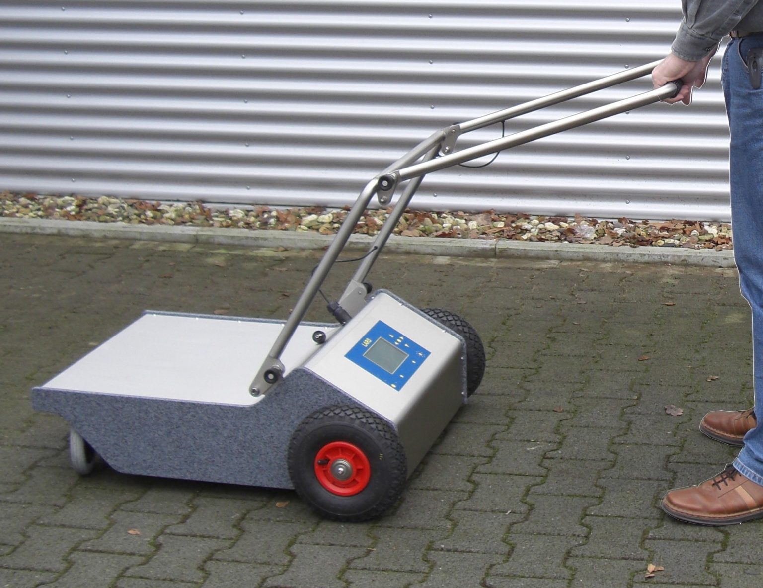 Horizontal contamination monitor - NUVIATech Instrument