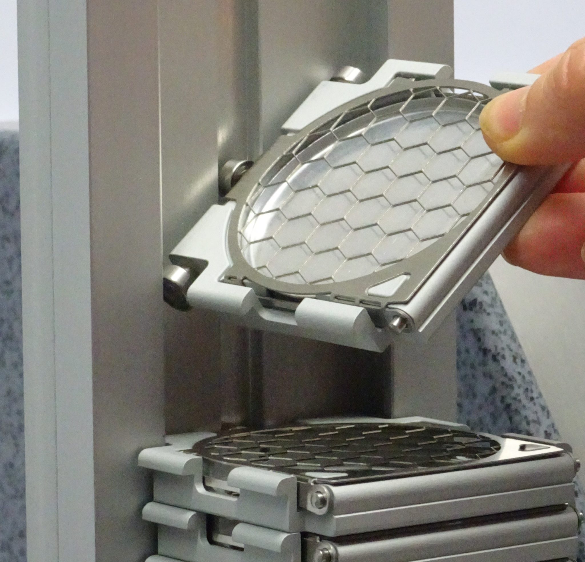 Automated wipe and smear test counter - NUVIATech